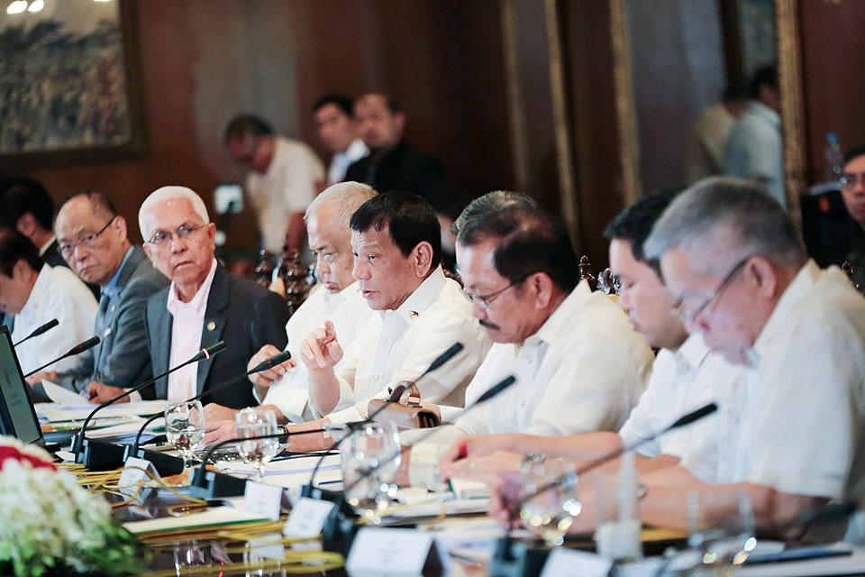 Duterte reorganizes Cabinet into six clusters | Philippine News