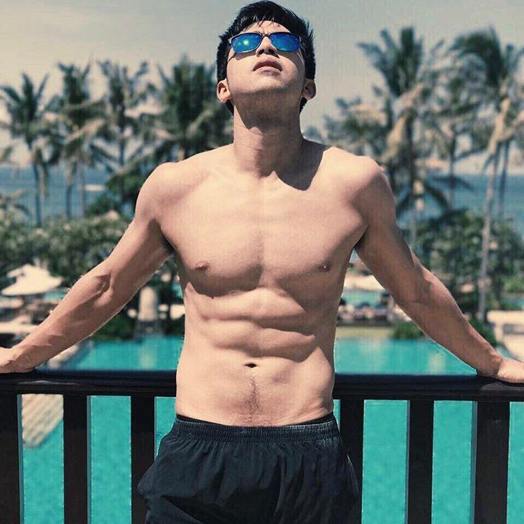 Topless photo ni Derrick Monasterio, nakatawag-pansin sa netizens ...