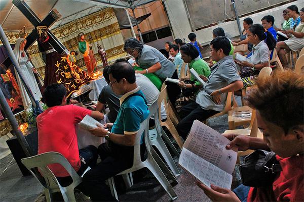 Ang mga sumulat ng naunang Tagalog version ng 'Pasyon' | GMA News Online