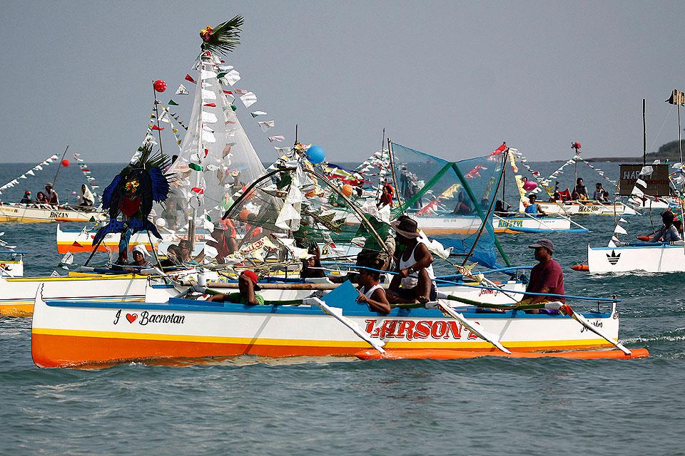 La Union fishing village holds fluvial parade | Photos | GMA News Online