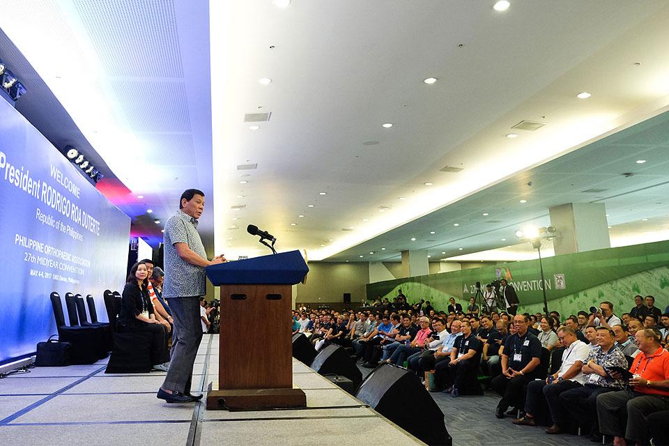 Duterte at doctors' convention in Davao | Photos | GMA News Online