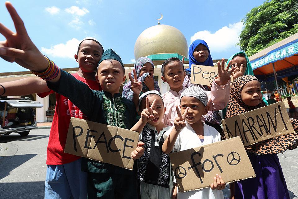 Muslims in Manila cry for peace in Mindanao | Photos | GMA News Online