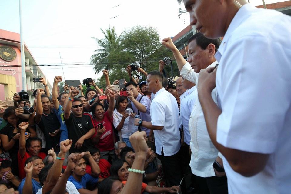 Nagpoprotestang mga magsasaka, inimbitahan ni Duterte na maghapunan sa ...