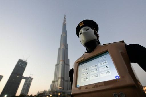 World's first robotic cop joins Dubai police | GMA News Online