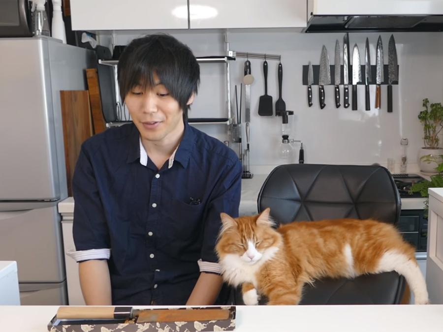 Vlogger polishing incredibly rusty knife goes viral | GMA News Online