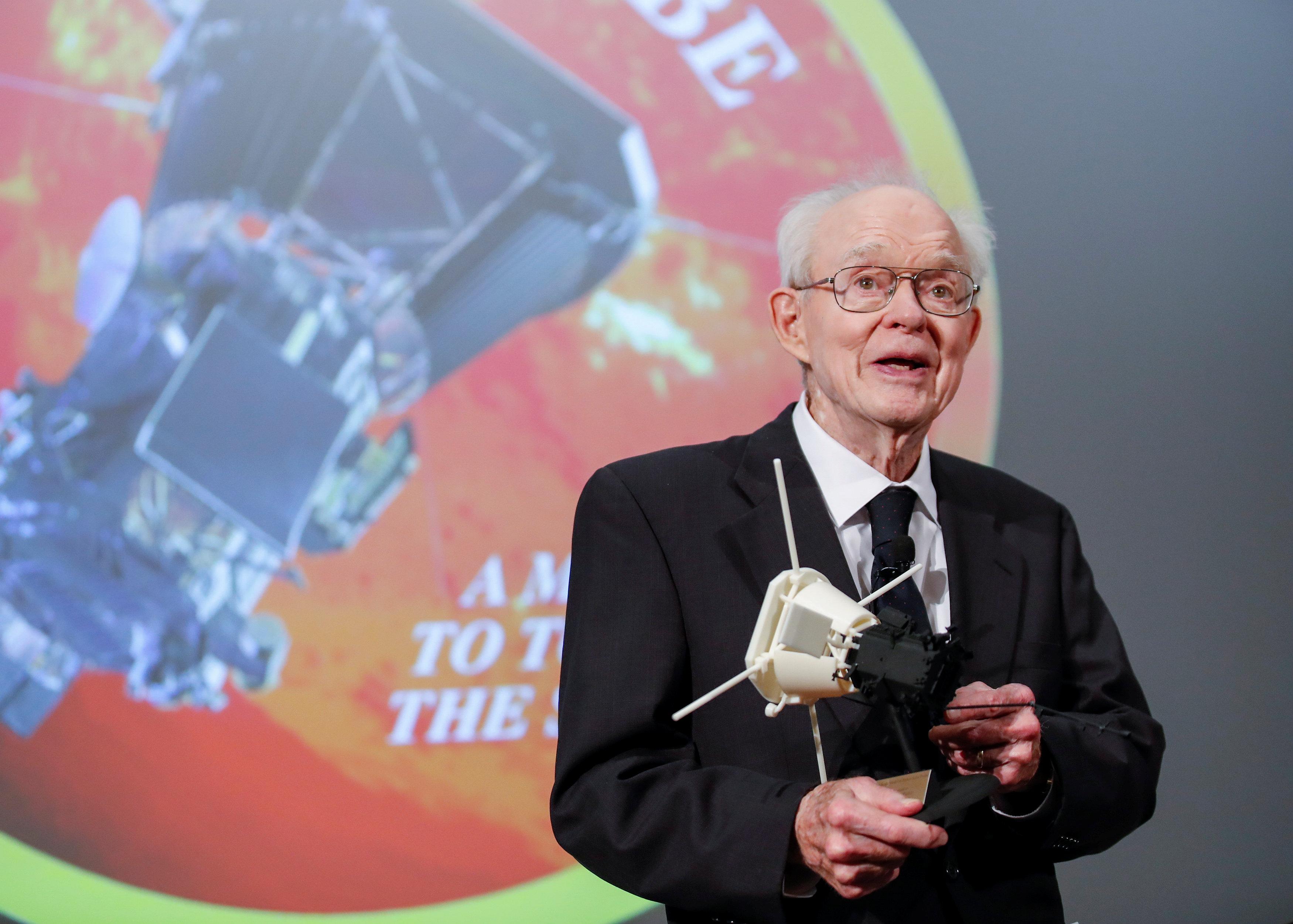 US probe to make unprecedented plunge into sun's atmosphere | GMA News ...