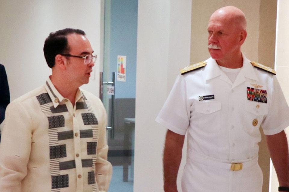 US Navy admiral meets with DFA, DND officials | Photos | GMA News Online