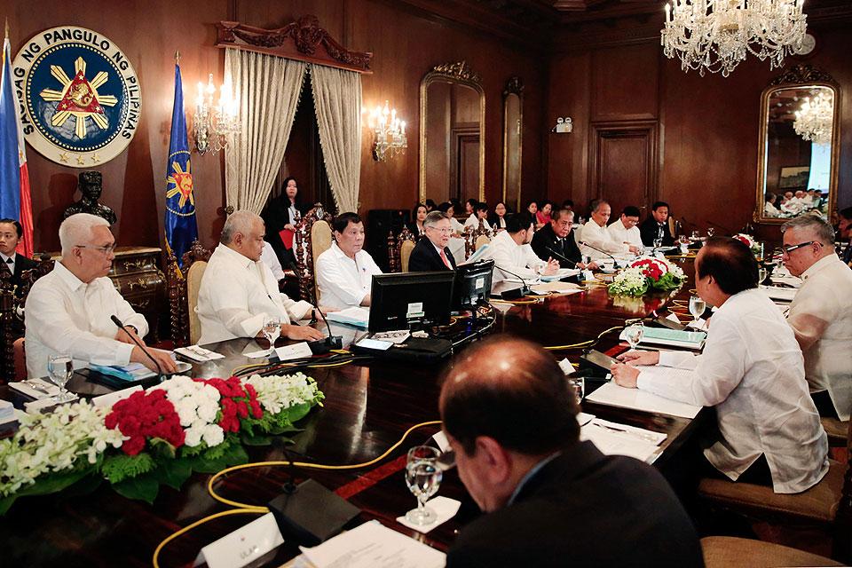 MRT-4, 11 other projects up for NEDA Board approval | GMA News Online