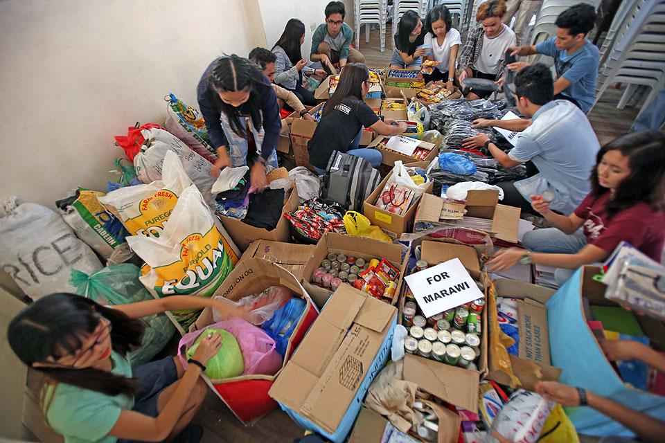 PUP students to distribute relief goods to Marawi evacuees | Photos ...
