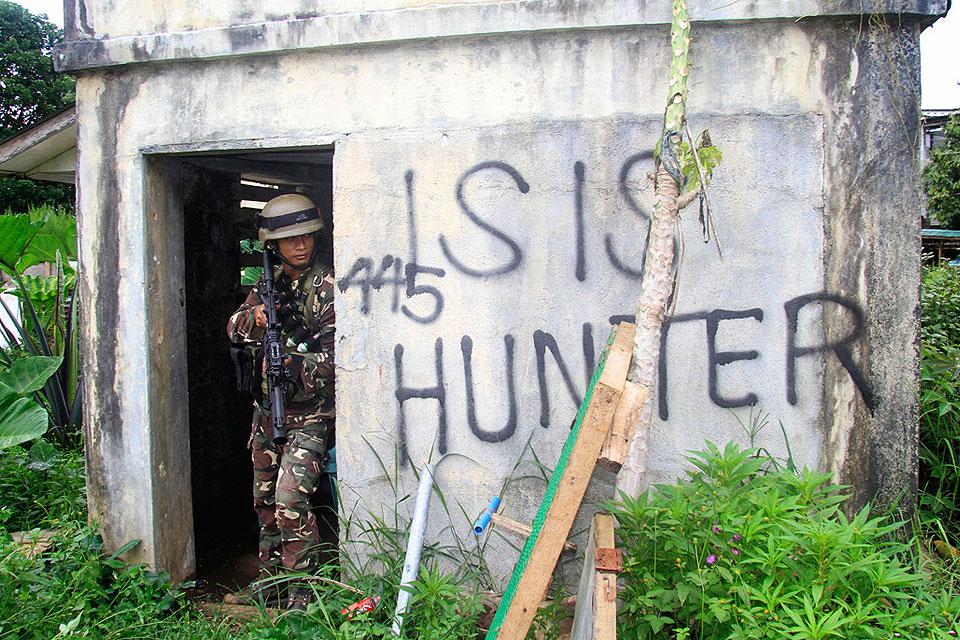 59-year-old ‘bakwit’ hit by stray bullet at Marawi evacuation center ...