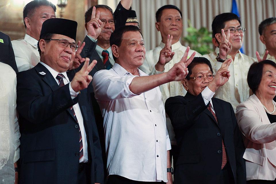 Duterte witnesses signing of draft BBL | Photos | GMA News Online