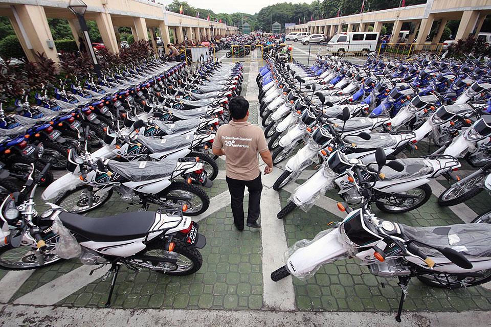 QC gov't buys new motorcycles for anti-crime drive | Photos | GMA News ...