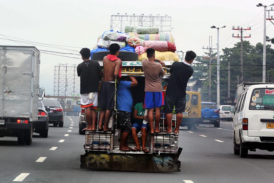 Overloaded jeepneys still common on QC roads | Photos | GMA News Online