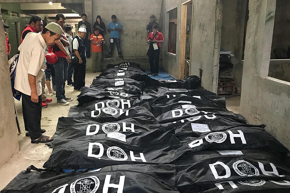 27 civilians killed in Marawi City laid to rest | GMA News Online