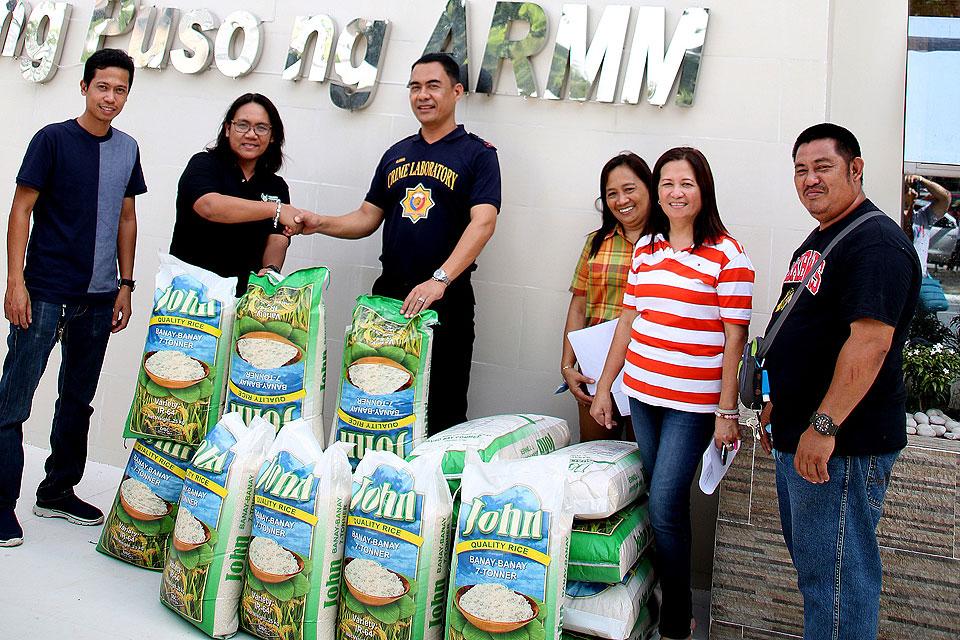 SOCO-ARMM donates rice for Marawi evacuees | Photos | GMA News Online
