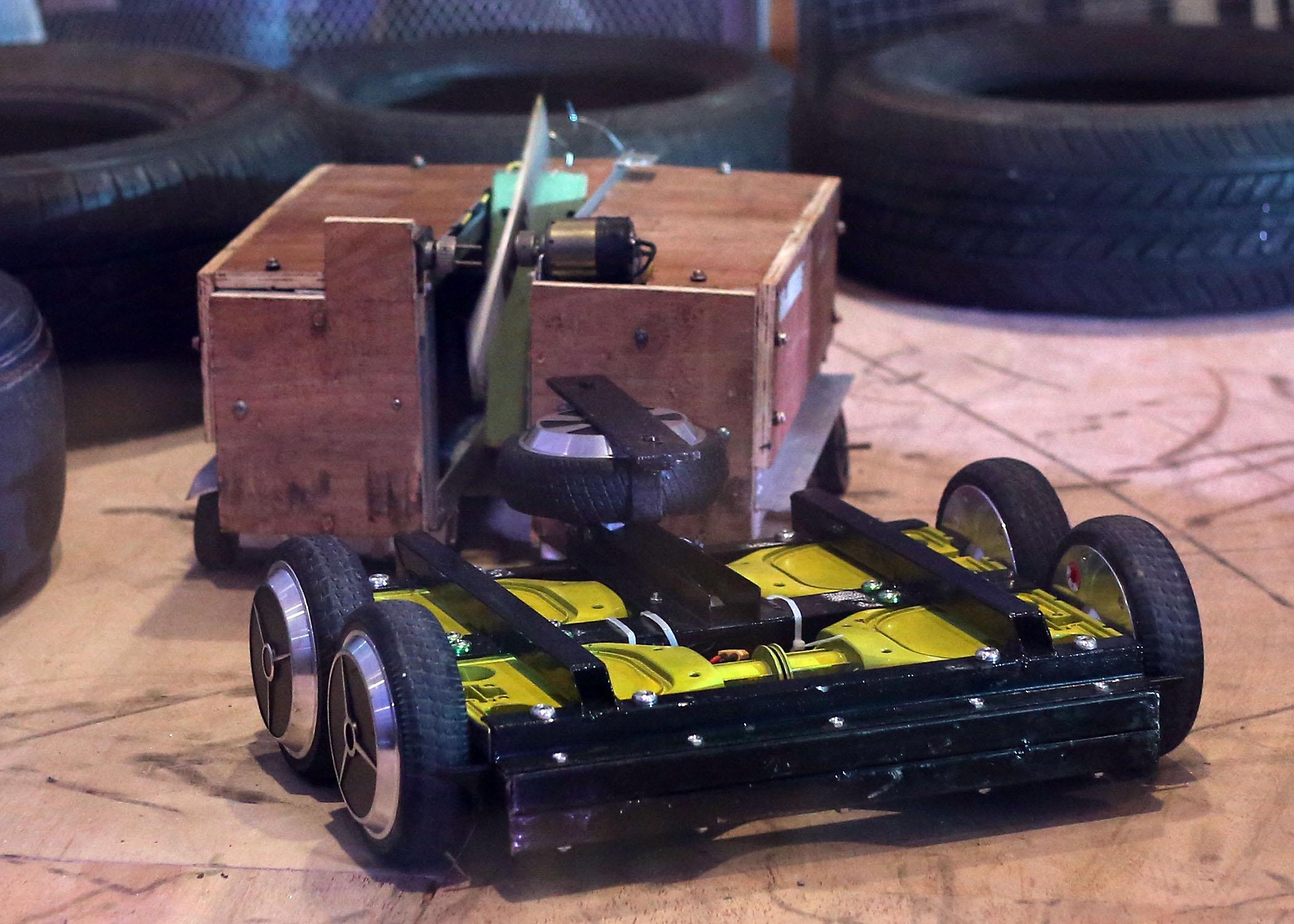 Pinoy-made battle bots duke it out in first Robo Rumble Tournament ...
