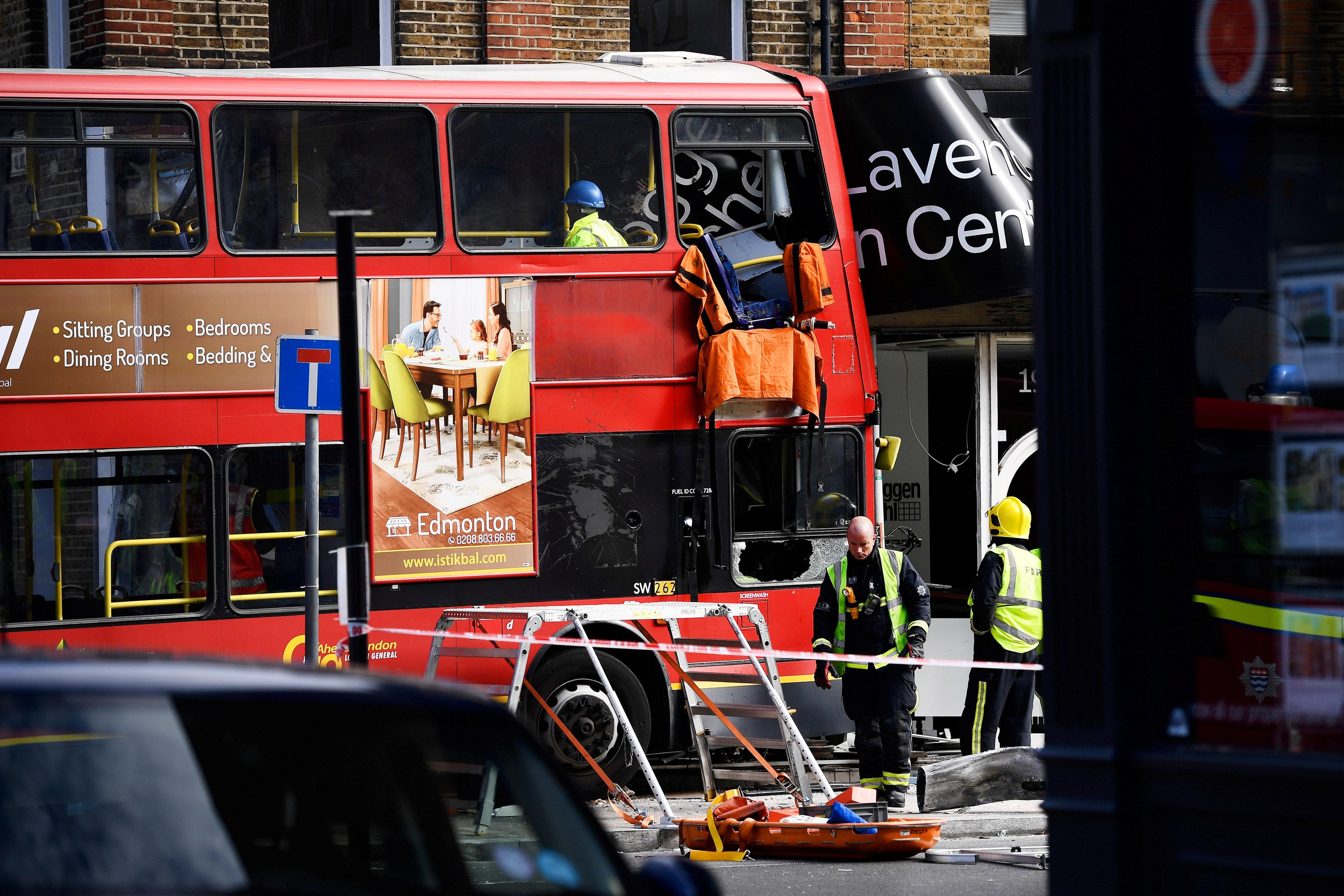London double-decker bus crashes into building, 10 people injured | GMA ...