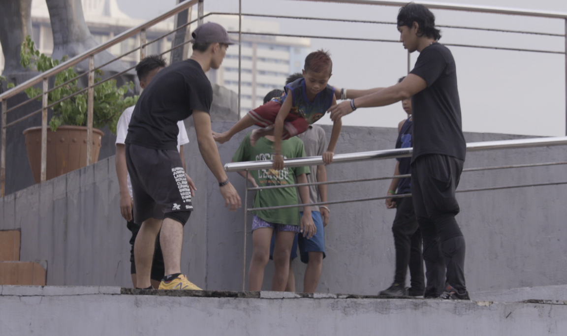 Parkour boys sa Maynila, kilalanin sa 'Front Row' | GMA News Online