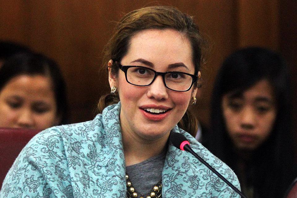 BOC exec admits meeting 2 of 5 groups Lacson linked to smuggling | GMA ...