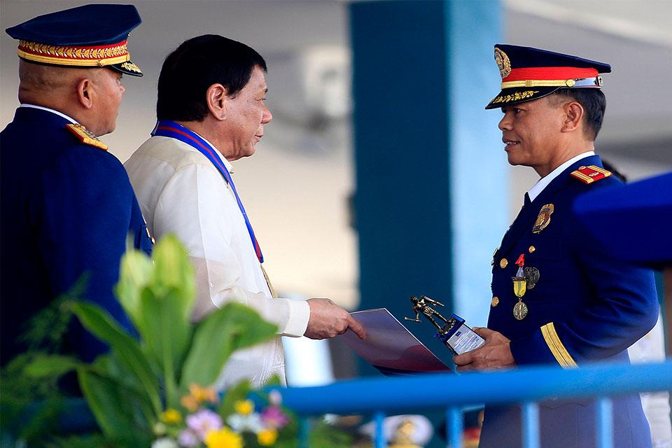 Duterte: Espenido to be reassigned to Iloilo | GMA News Online Duterte: Espenido to be reassigned to Iloilo | GMA News Online