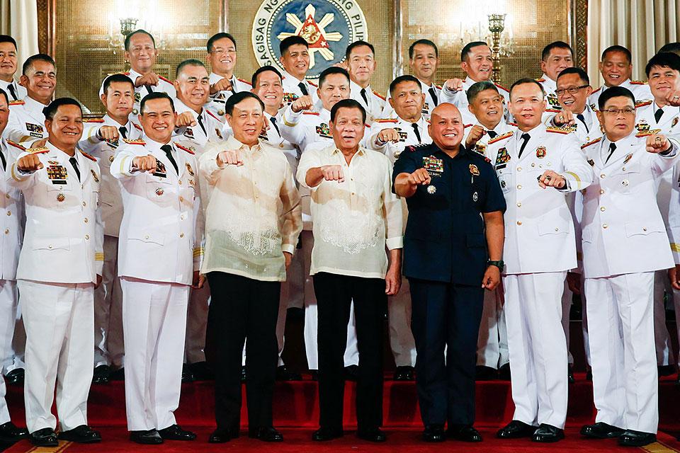 Duterte tells police: Bring media along on ops | GMA News Online
