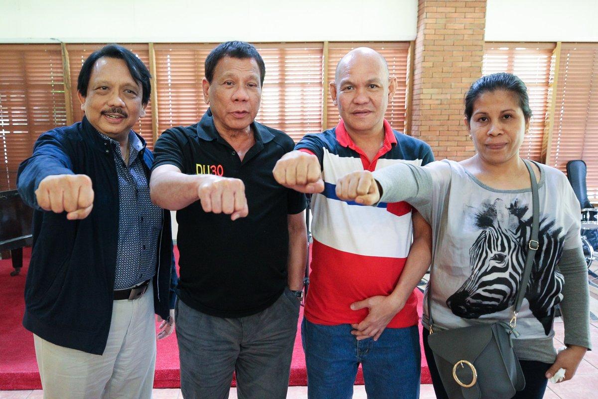 Kian's parents do the fist sign after Duterte meeting | GMA News Online