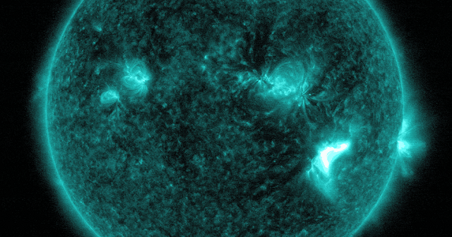 NASA captures images of strong solar flares | GMA News Online