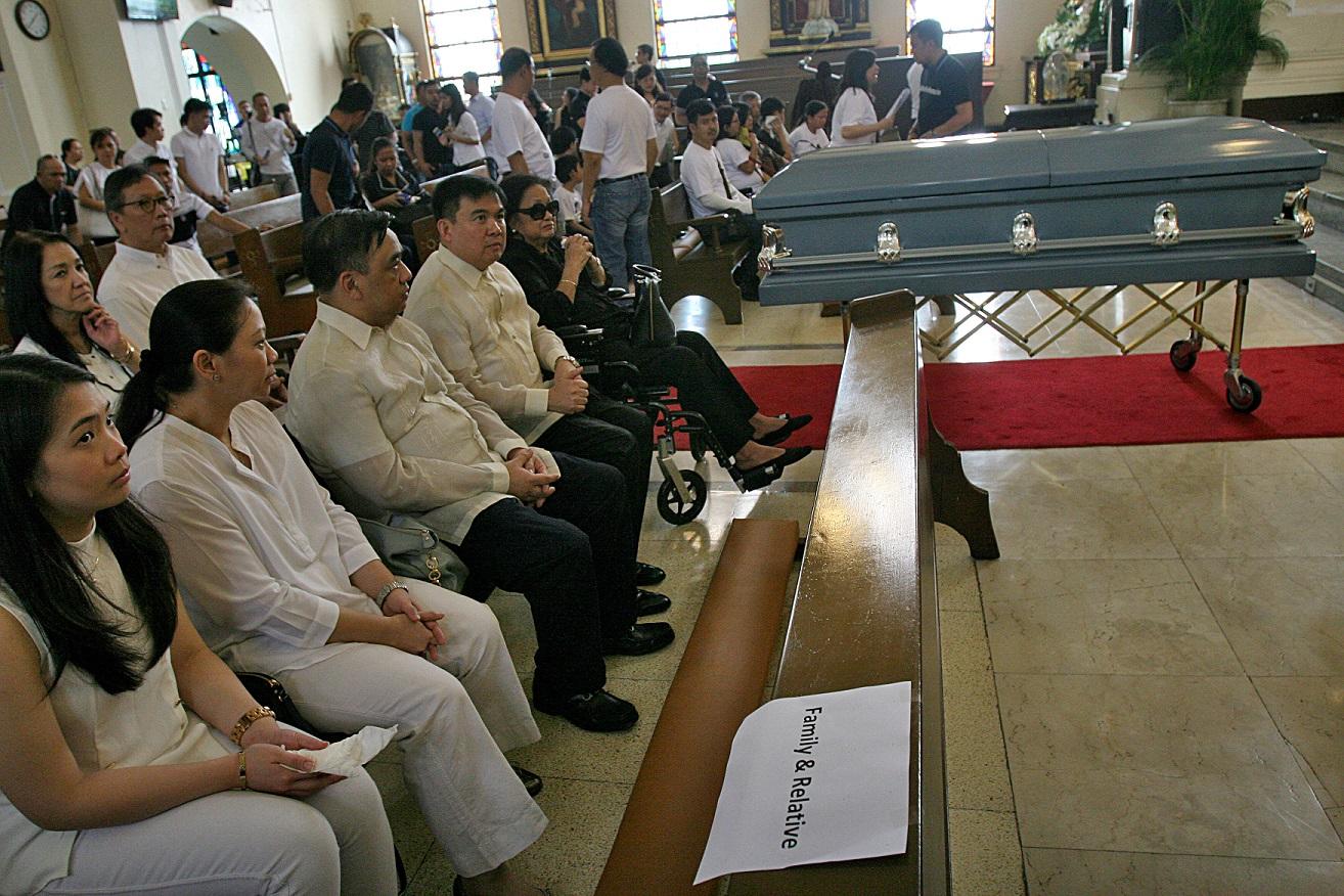 Atio Castillo’s parents eye meeting with Duterte | GMA News Online