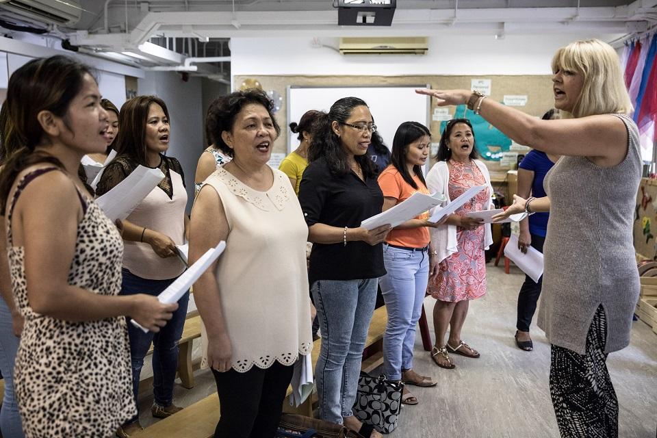OFW moms in Hong Kong sing for their distant children | GMA News Online