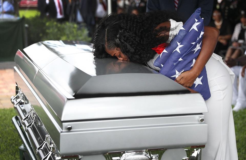 Trump ‘made me cry,’ says widow of slain US soldier | GMA News Online