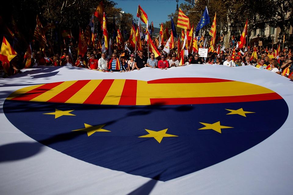 Hundreds of thousands march for unified Spain; poll shows depths of ...