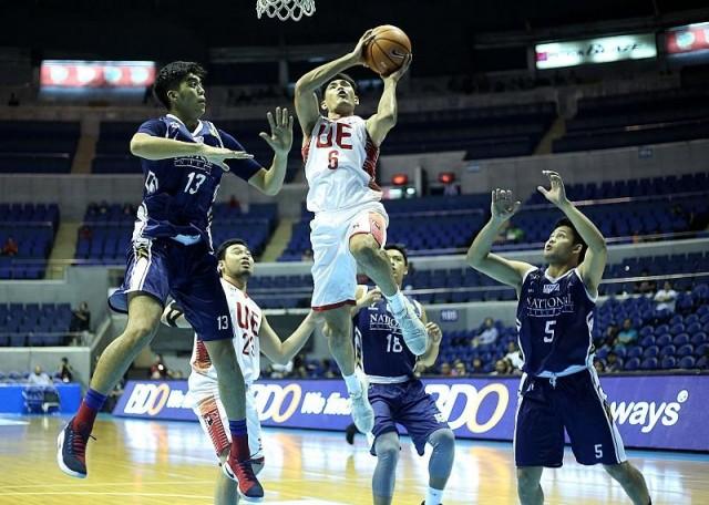 The UE Warriors wax hot, outgun the NU Bulldogs | GMA News Online