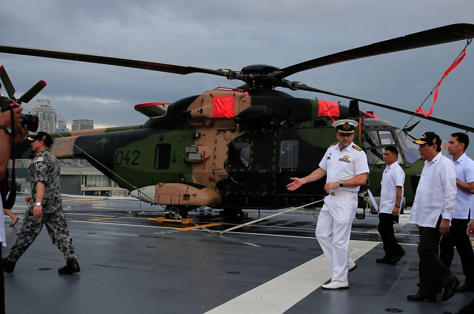 Duterte inspects HMAS Adelaide's multi-role chopper | Photos | GMA News Online