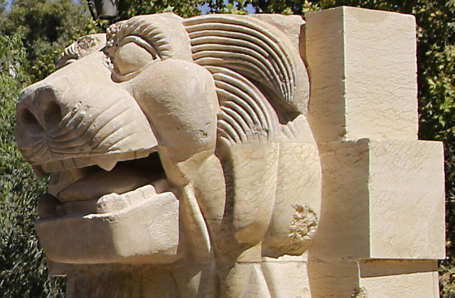 2,000-year-old Palmyra lion statue damaged by ISIS goes on display ...