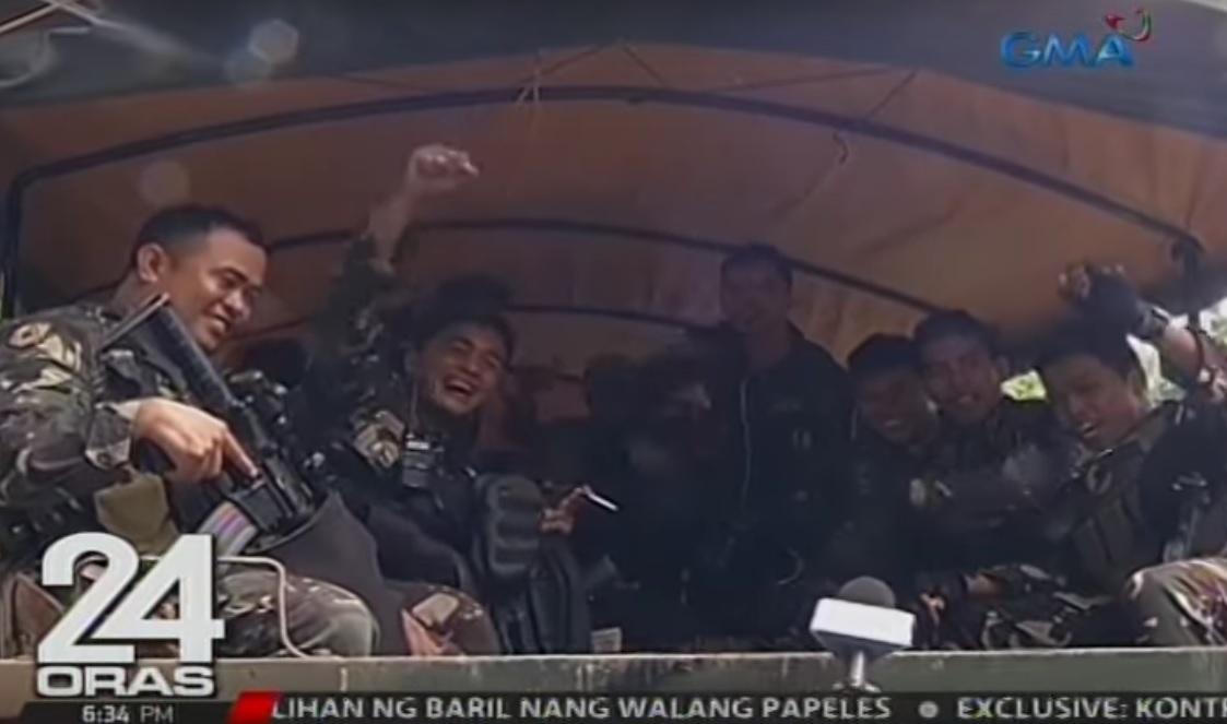 Soldiers cheer as they leave Marawi battle area for home | GMA News Online