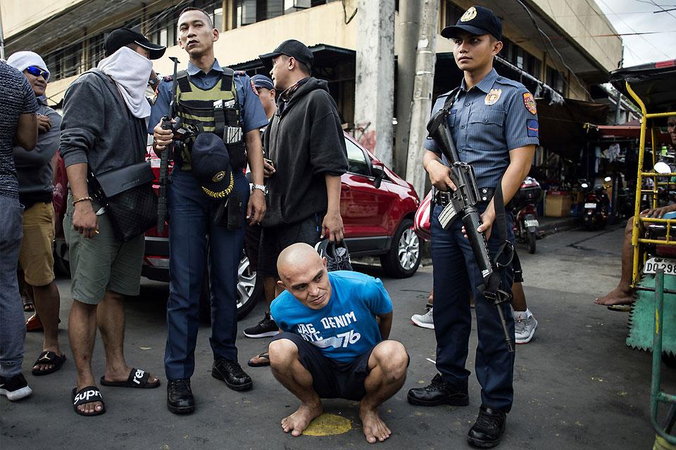 Many Pinoys believe cops are killing drug pushers, users | Photos | GMA ...