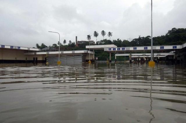 Nonstop rains bring floods, landslide to Quezon, Camarines Sur | GMA ...