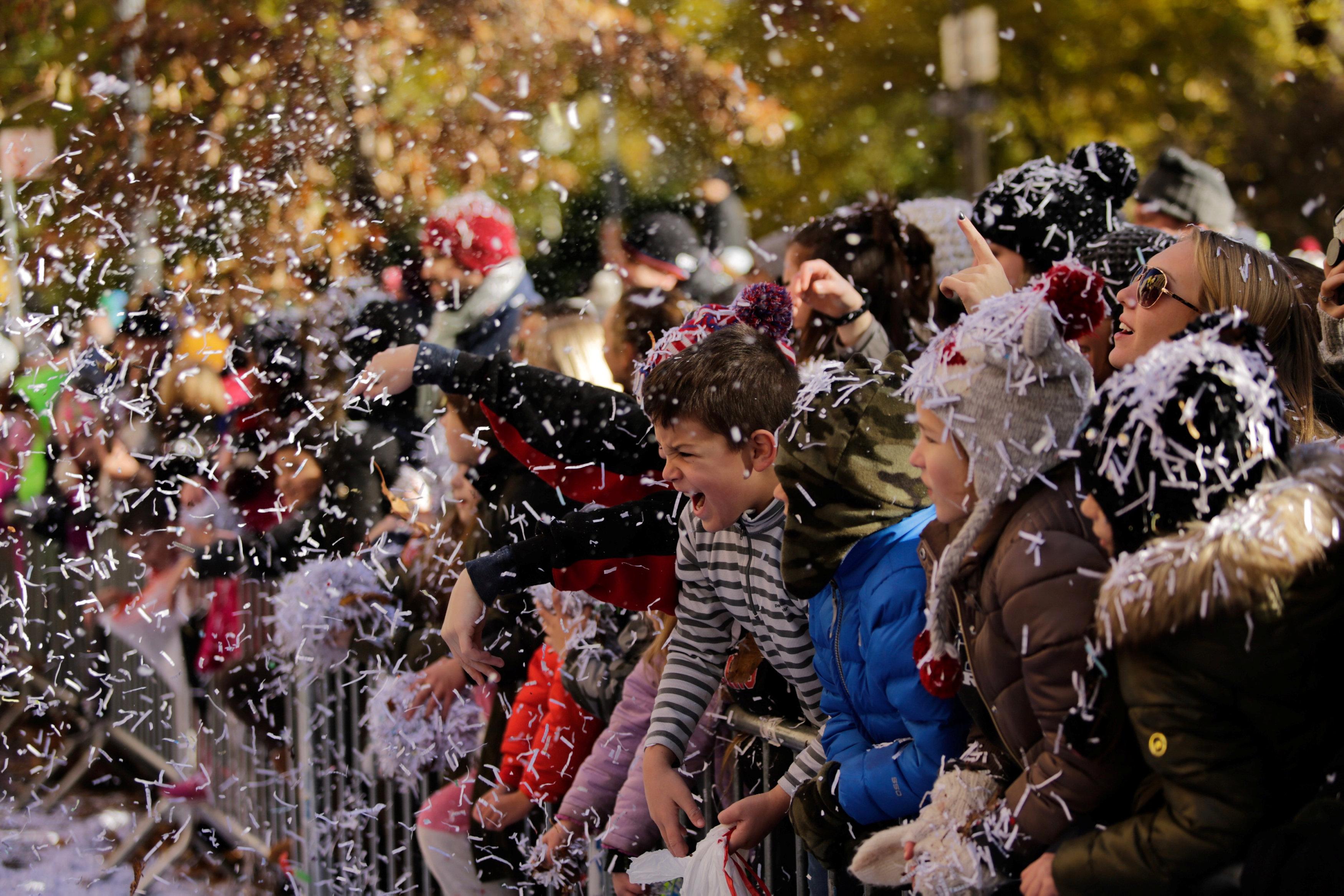 Thousands turn up for annual Thanksgiving Parade | GMA News Online