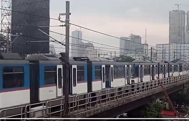 MRT train catches fire; unloaded passengers walk on elevated tracks ...