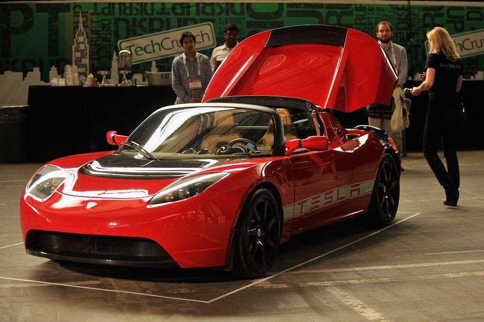 Elon Musk to launch his own car into deep space | GMA News Online