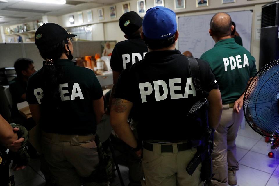 PDEA officers, employees undergo surprise drug test | GMA News Online