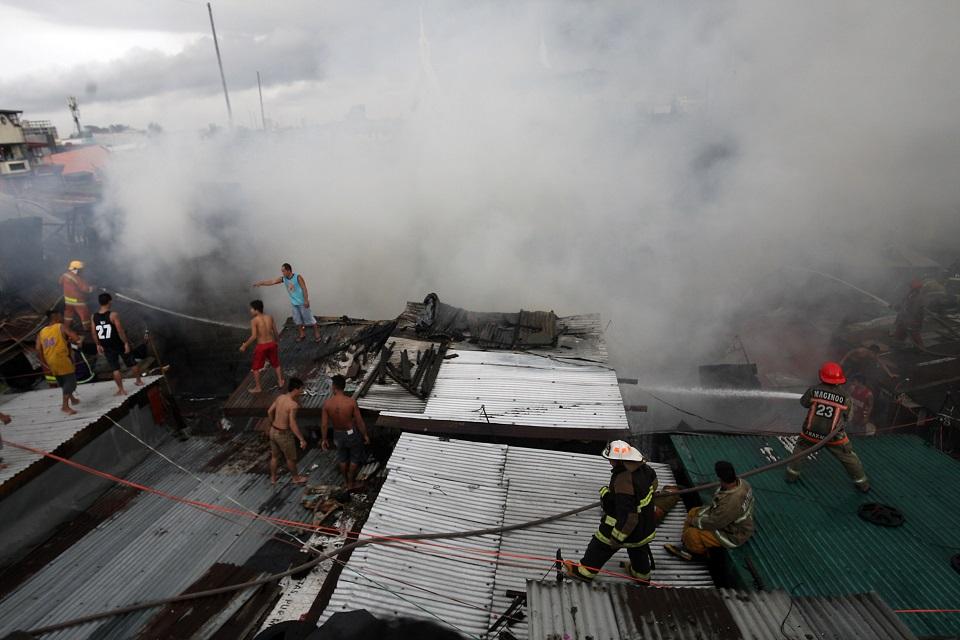 Fire hits commercial-residential area in Pasig City | GMA News Online
