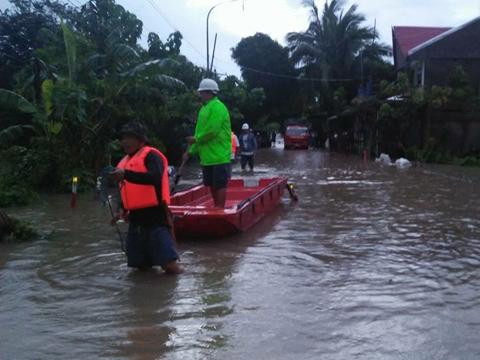 Landslide, baha nanalasa sa bayan ng Ragay sa CamSur | Balitambayan