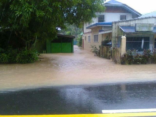 Bayan ng Atimonan sa Quezon binabaha dahil sa patuloy na ulan ...