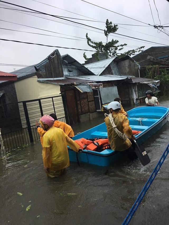 More than 200 areas in 2 Visayas regions flooded | GMA News Online