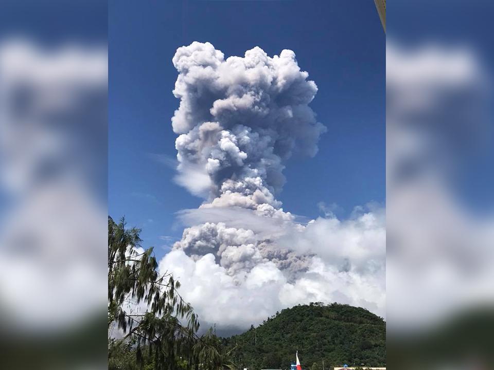 The day ash fell from majestic Mayon | GMA News Online