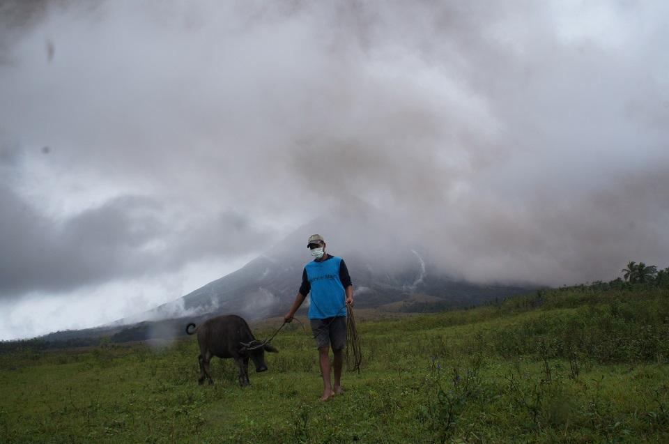 Mayon activity not as hazardous as Pinatubo eruption —PHIVOLCS | GMA News Online