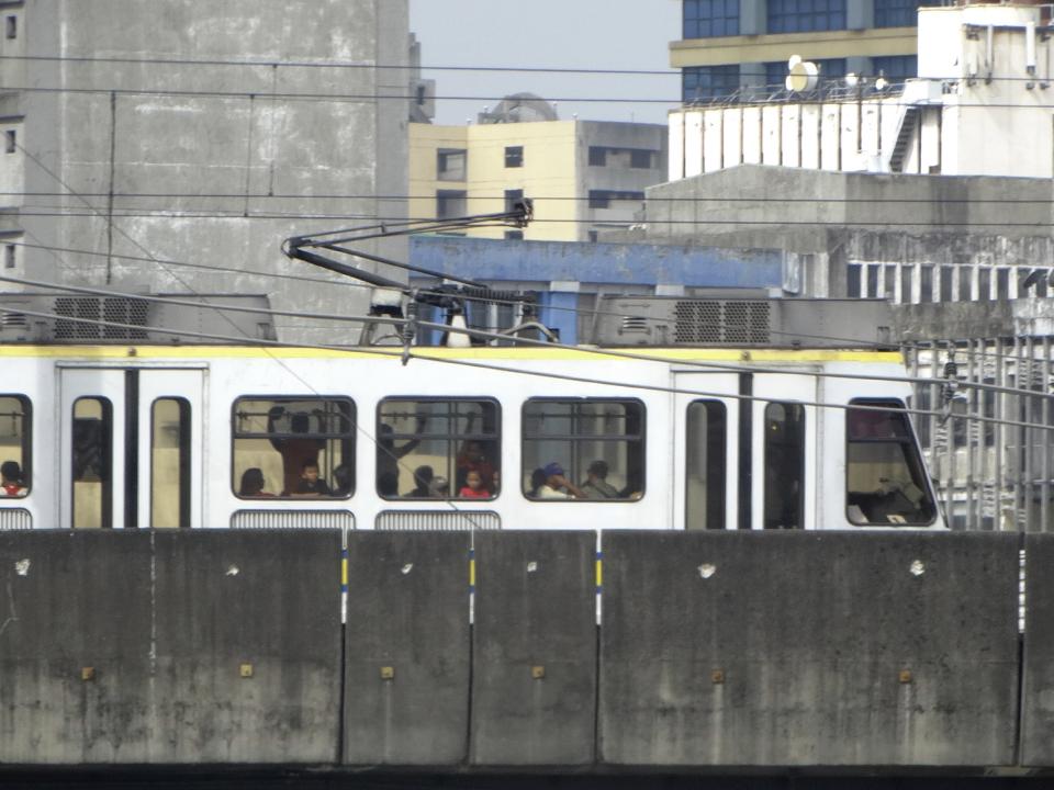 LRT trips limited due to cable problem | GMA News Online