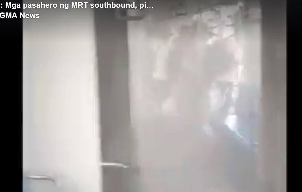 Passengers offloaded as smoke fills southbound MRT coach | GMA News Online
