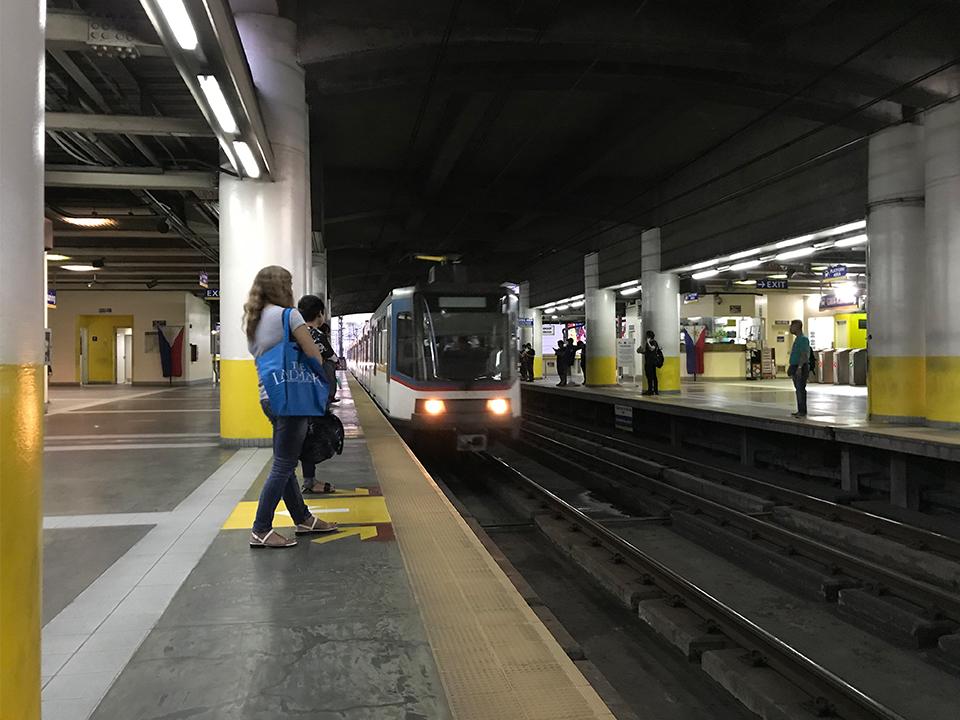 MRT3 operations remain smooth, orderly on Friday morning | GMA News Online
